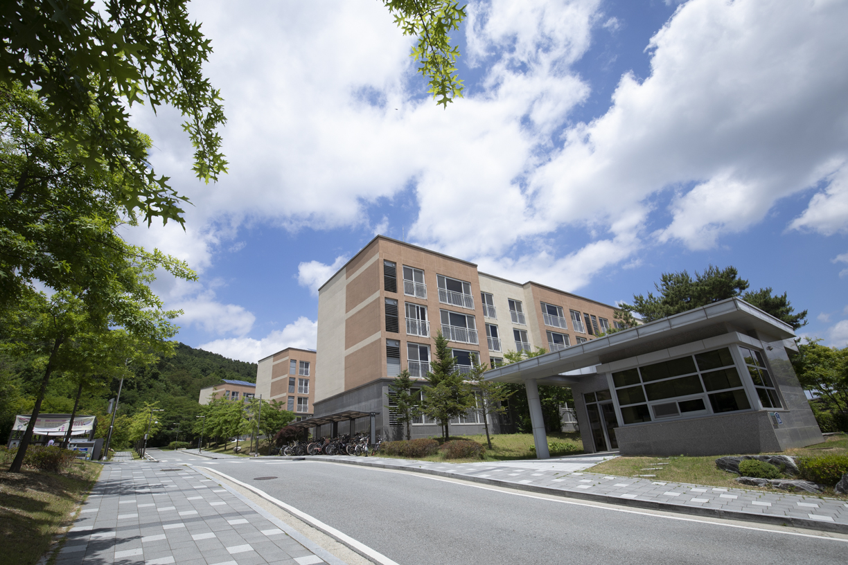 Interview with Our Housemaster Peter | News | NEWS : KDI국제정책대학원 뉴스센터