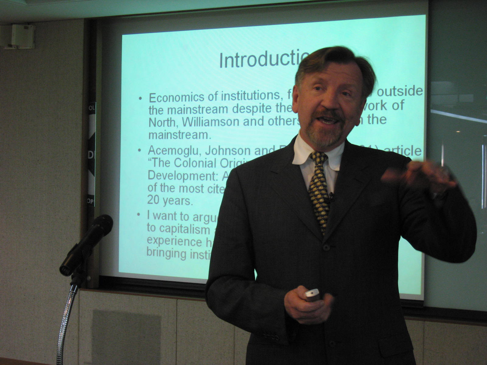 Professor Gerard Roland -"Balance between transition and institution ...